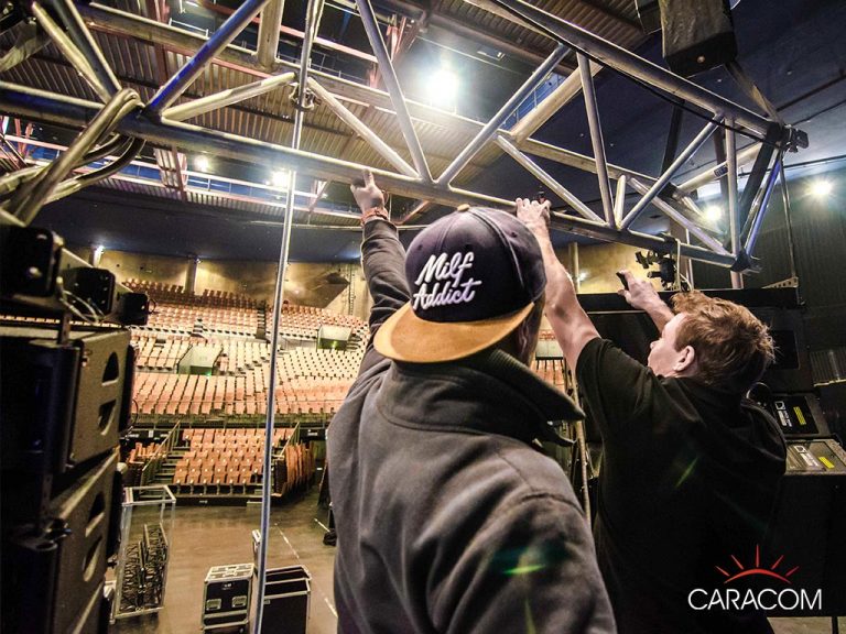prestations-techniques-grandes-salles-montage-scene - CARACOM agence ...